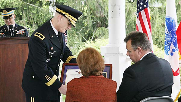 Army honors local hero who lost life in shooting | Elizabethton Star