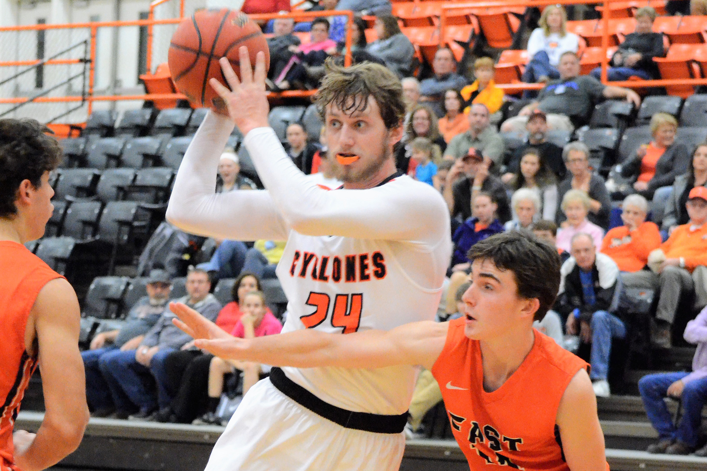 Cyclones continue hot play with 59-44 win over Hurricanes - www ...