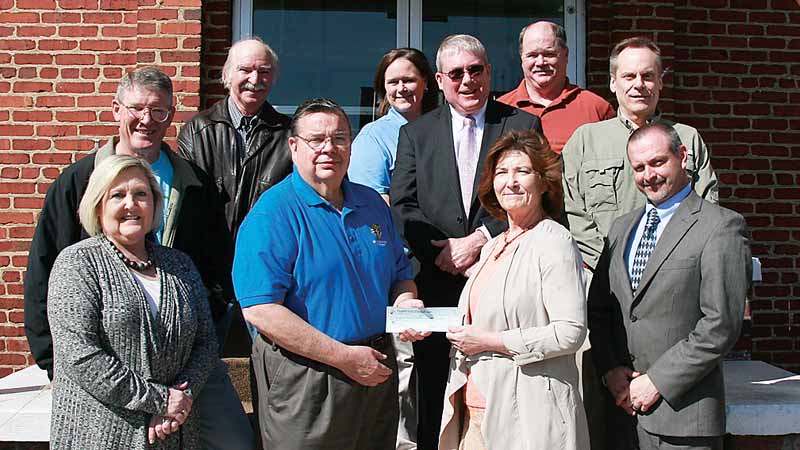 Knights of Columbus donate to HHS special ed program - www.elizabethton ...