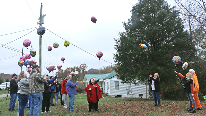 Community remembers life of Sara Grace Keeling with balloon release ...