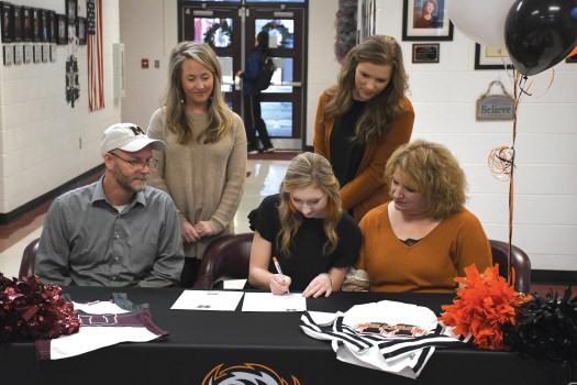 Grubb signs to cheer for Milligan - www.elizabethton.com | www ...