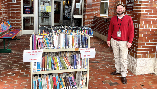Elizabethton/Carter County Public Library gives out free books ...
