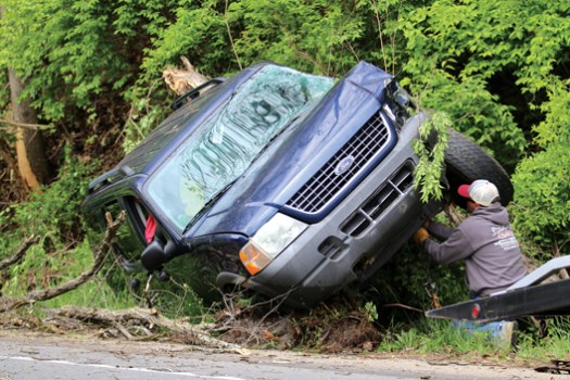 Gone off-road... Ford SUV runs off side of Watauga Road - www ...