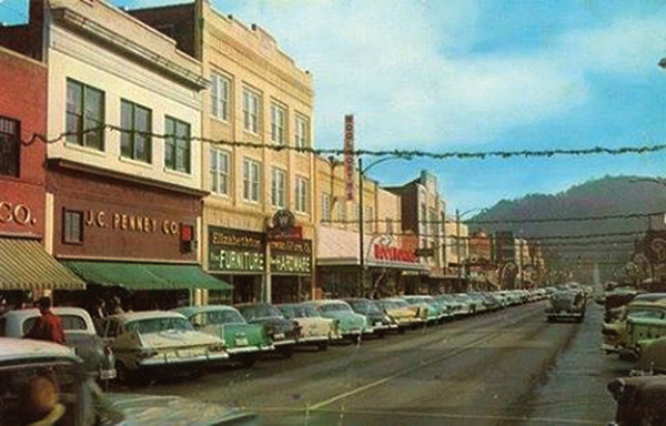 Despite pandemic, Elizabethton lights up at Christmas - www ...