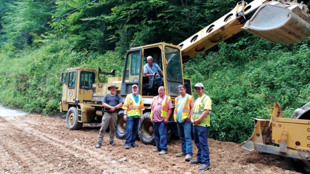 Showing their appreciation… Cable Hollow residents thankful for work of ...