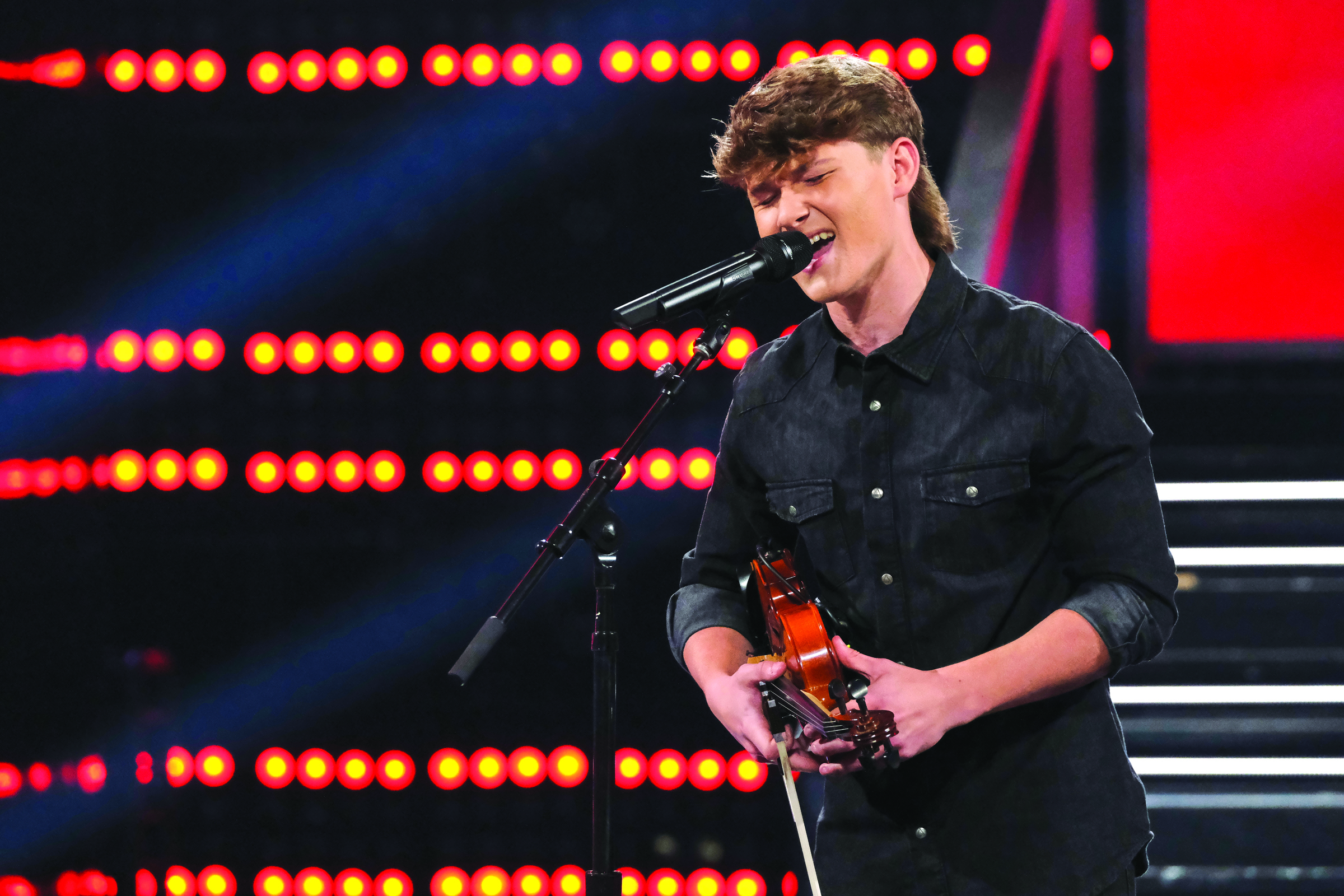 Fiddlin' Carson Peters... An All-American boy with a God-given talent ...