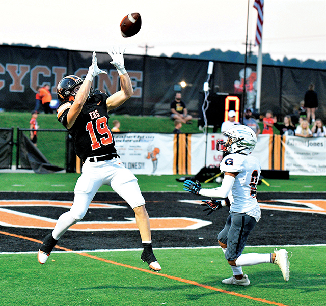 Cyclones run Grizzlies up a tree for first win of season | Elizabethton ...