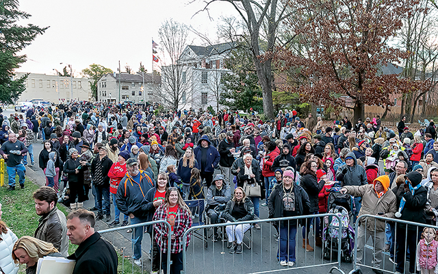Hot apple cider, good food, beautiful music and warm lights open the ...