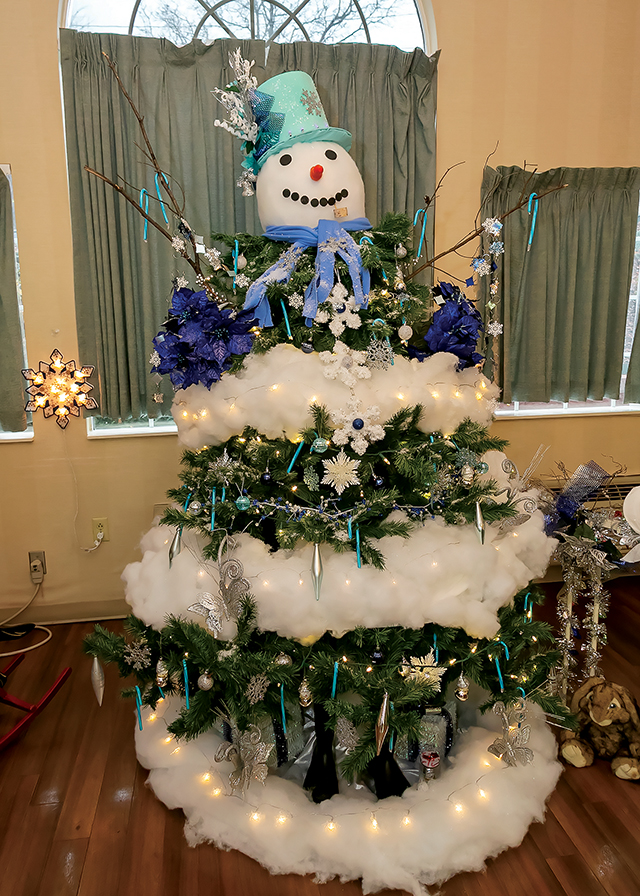 Ivy Hall Nursing Home puts together a Christmas tree display for ...