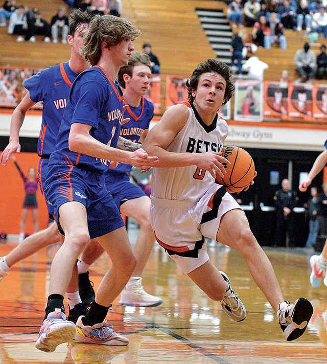 Cyclones fall in defeat despite yeomen's work against Volunteer - www ...