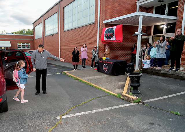 Valley Forge students walk red carpet before testing | Elizabethton Star