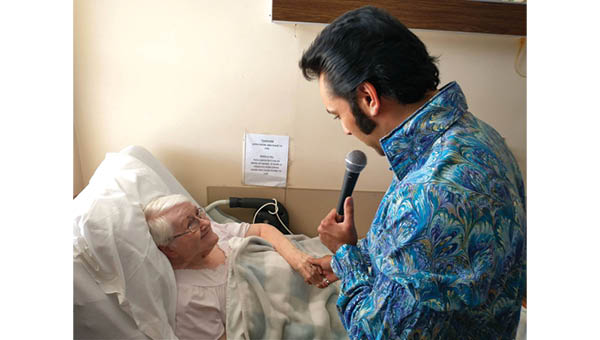 Nursing home resident celebrates with Elvis | Elizabethton Star